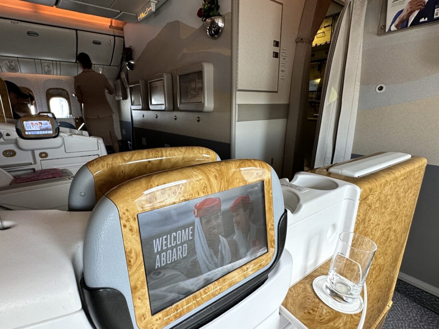 【クアラルンプール ⇒ ドバイ】エミレーツ航空ビジネスクラス搭乗記 人生初の自腹切った夢空間 | seiのソロ旅ダイアリー 〜海外一人旅ブログ〜