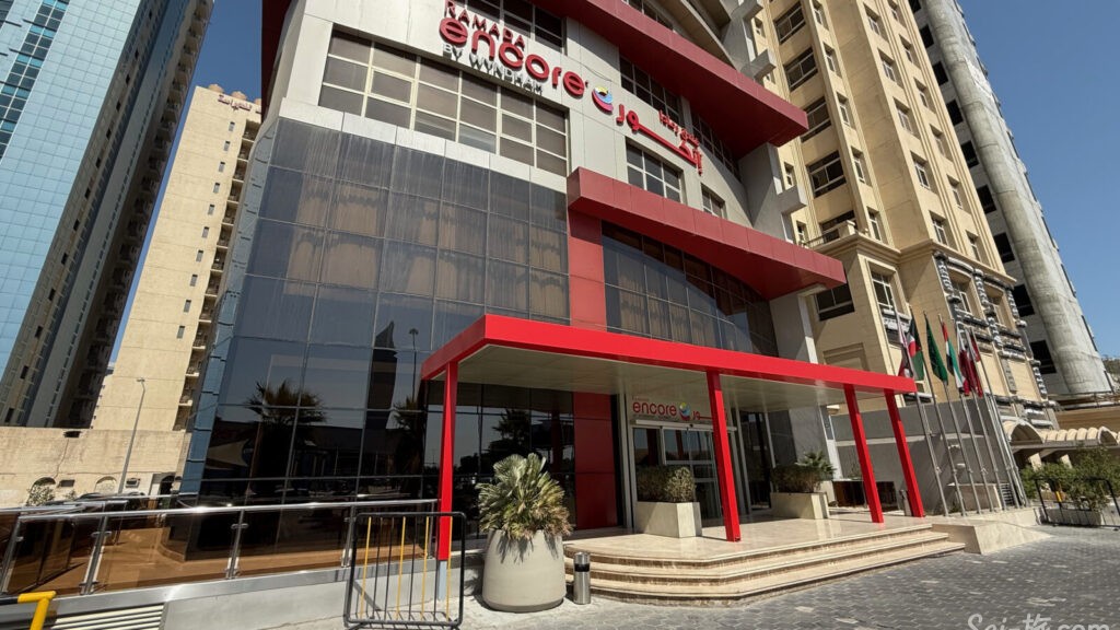 【Ramada Encore by Wyndham Kuwait Downtown】クウェートの街並みを見下ろし想いにふける | seiのソロ ...